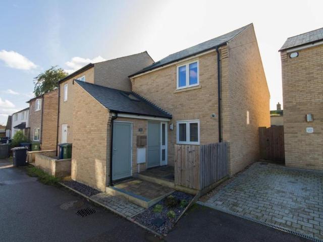 2 bedroom detached house for sale