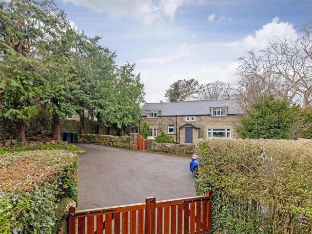 2 bedroom detached house for sale