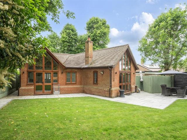 2 bedroom detached house for sale