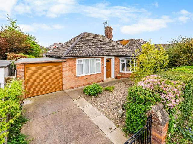 2 bedroom detached house for sale