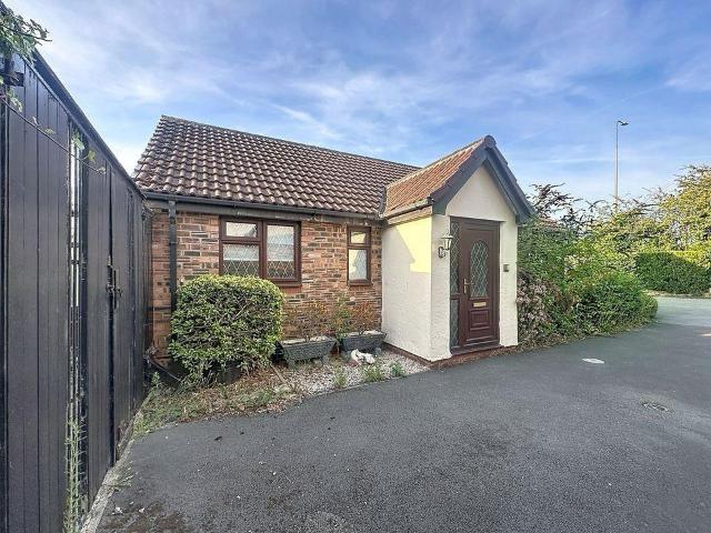 2 bedroom detached house for sale