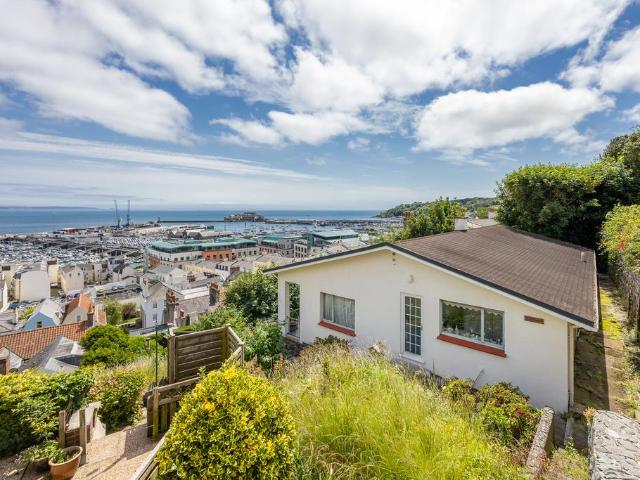 2 bedroom detached house for sale