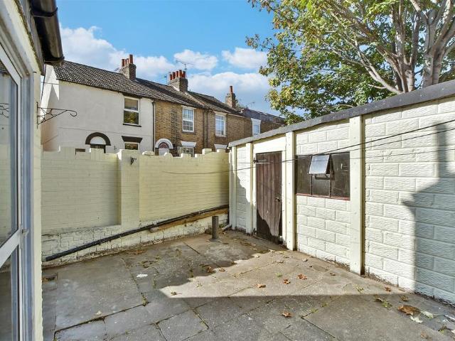 2 bedroom detached house for sale