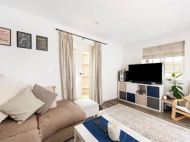2 bedroom detached house for sale