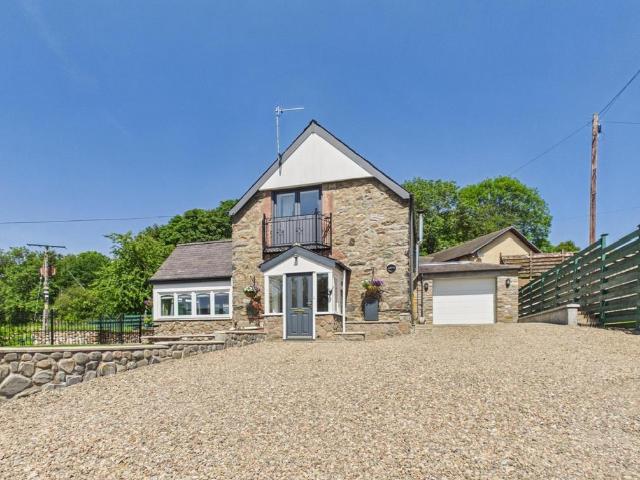 2 bedroom detached house for sale