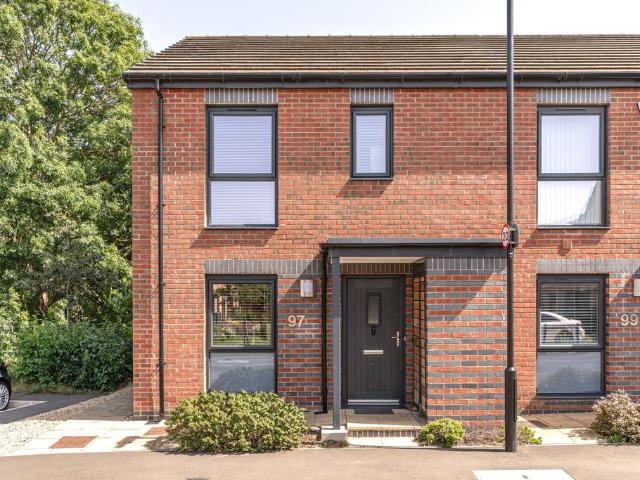 2 bedroom detached house for sale
