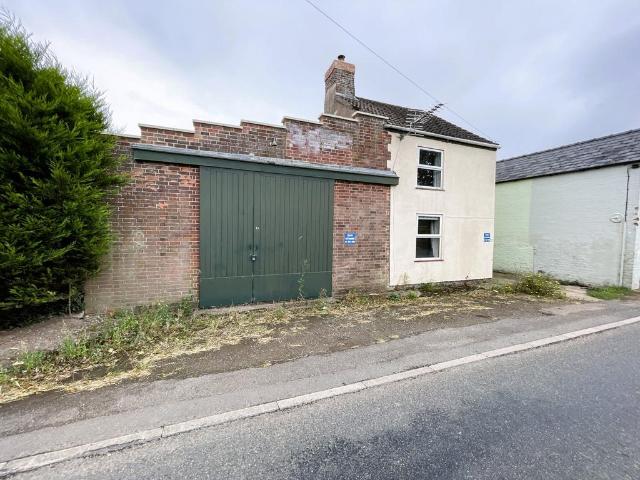 2 bedroom detached house for sale
