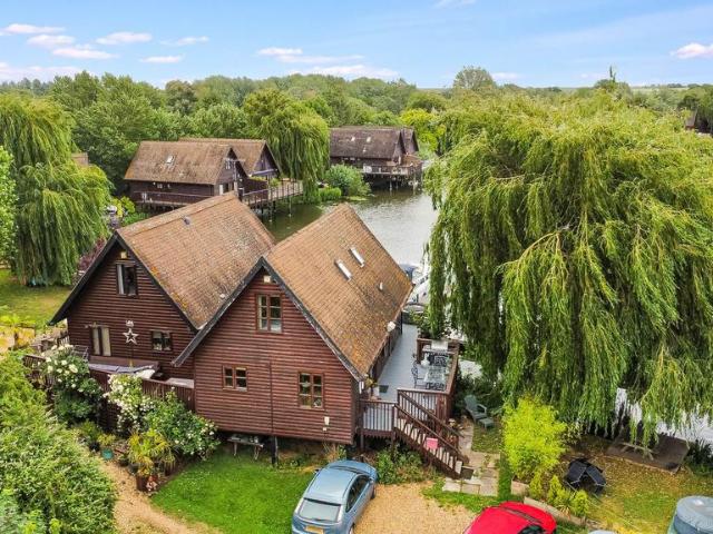 2 bedroom detached house for sale