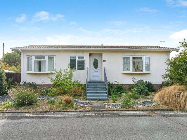 2 bedroom detached house for sale
