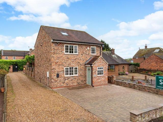 2 bedroom detached house for sale
