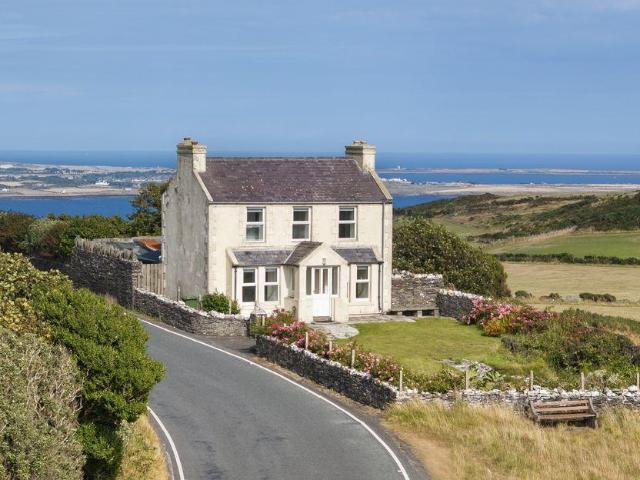 2 bedroom detached house for sale