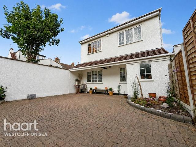 2 bedroom detached house for sale