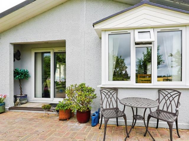 2 bedroom detached house for sale