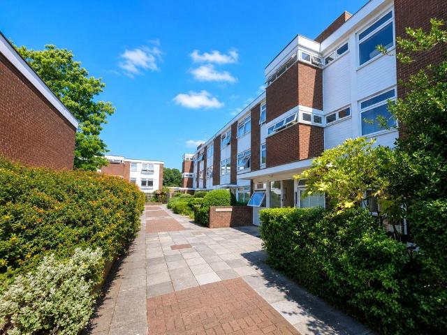 2 bedroom flat for sale