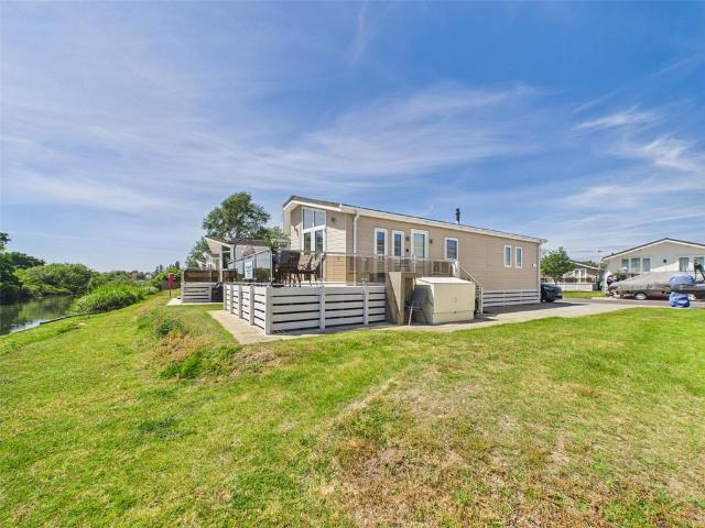 2 bedroom detached house for sale