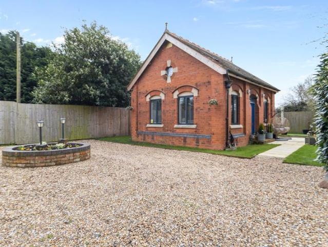 2 bedroom detached house for sale