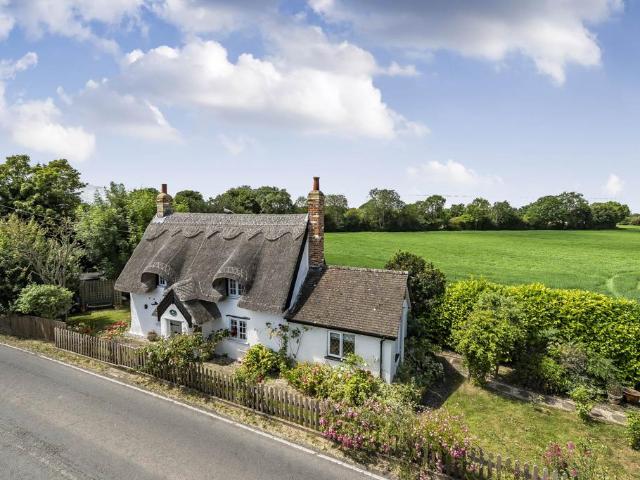 2 bedroom detached house for sale