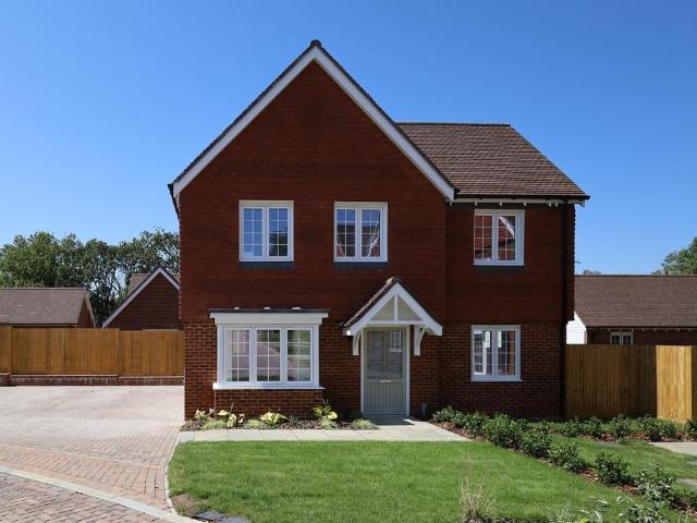 2 bedroom detached house for sale