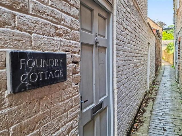 2 bedroom detached house for sale