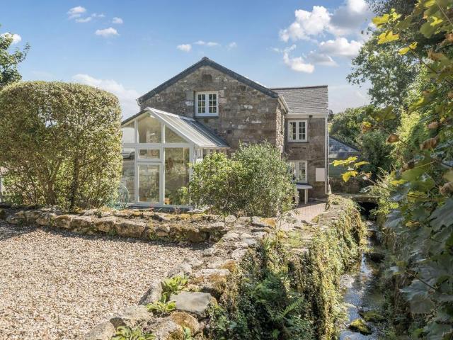 2 bedroom detached house for sale