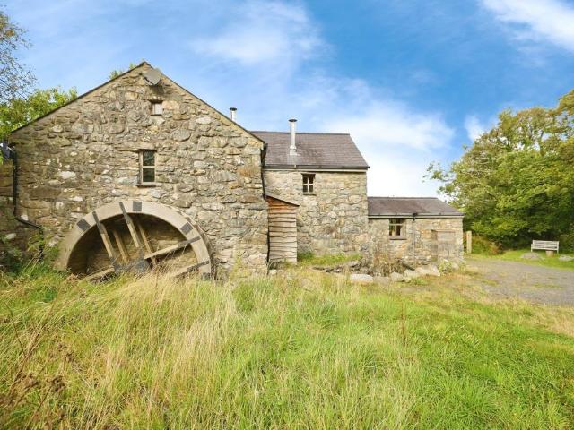 2 bedroom detached house for sale