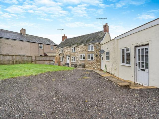 2 bedroom detached house for sale