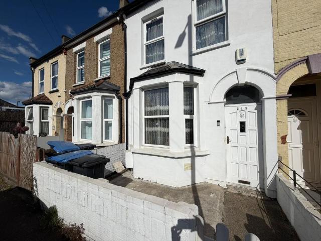 2 bedroom detached house for sale