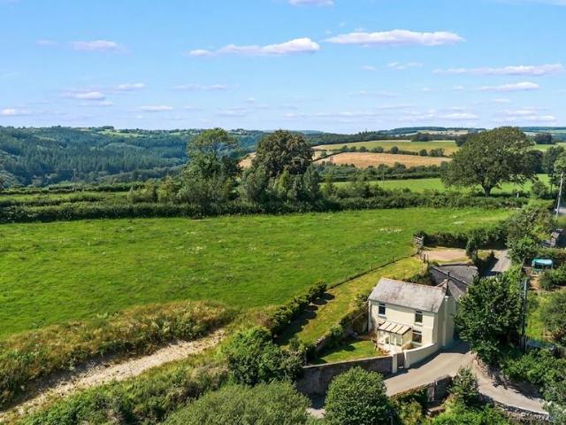 2 bedroom detached house for sale