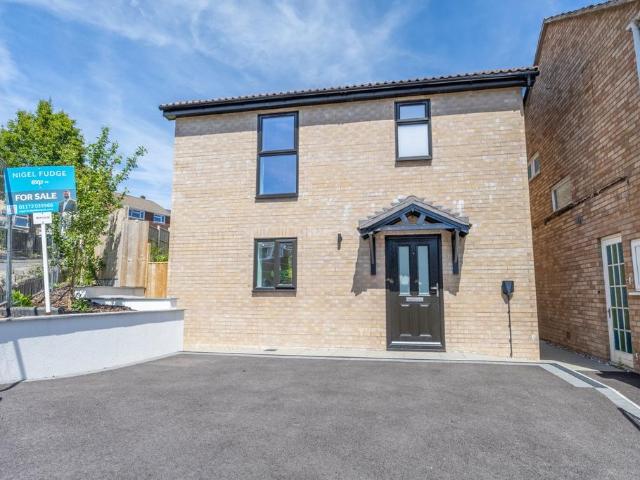 2 bedroom detached house for sale