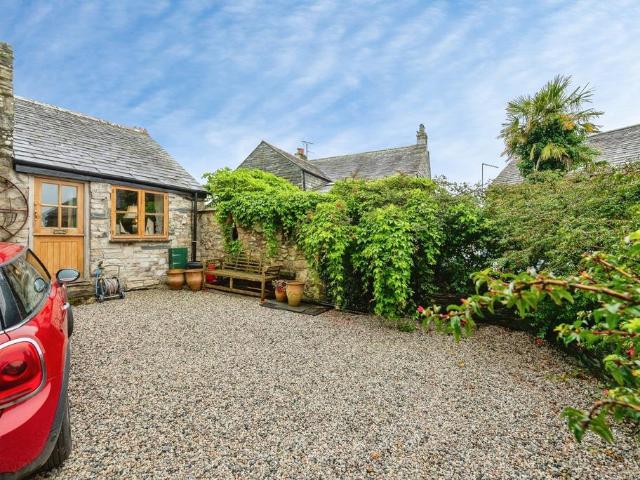 2 bedroom detached house for sale