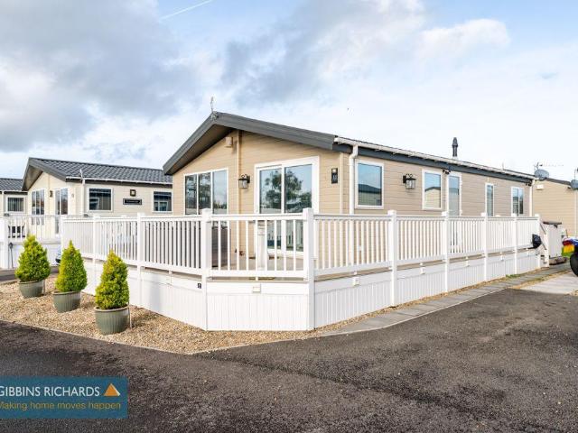 2 bedroom detached house for sale