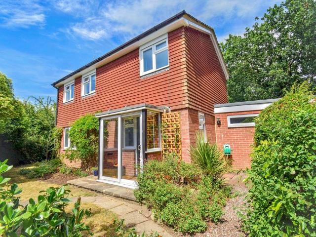 2 bedroom detached house for sale