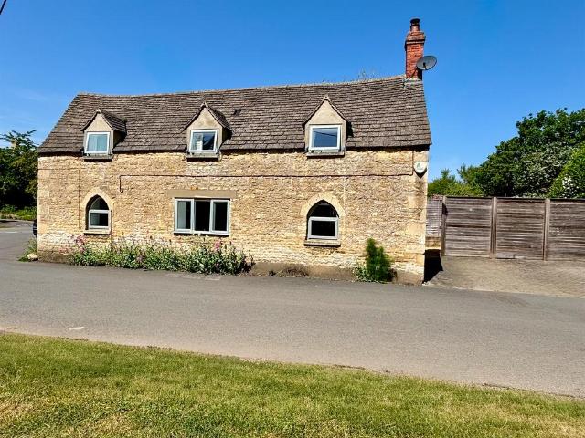 2 bedroom detached house for sale