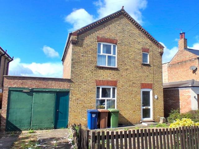 2 bedroom detached house for sale