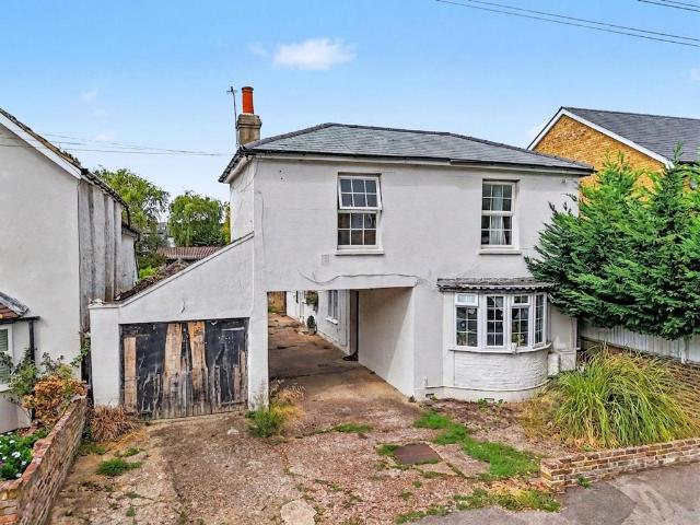 2 bedroom maisonette for sale