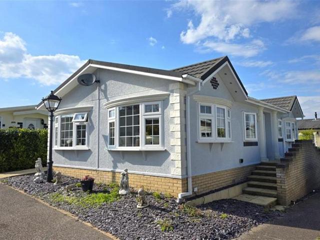 2 bedroom detached house for sale