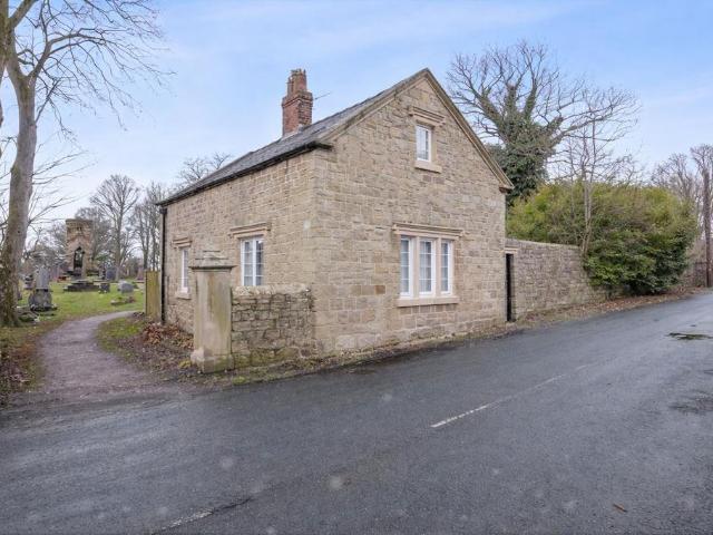 2 bedroom detached house for sale
