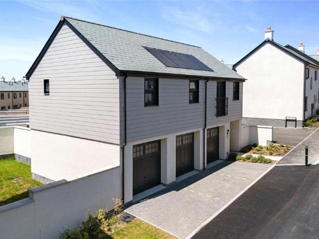 2 bedroom detached house for sale