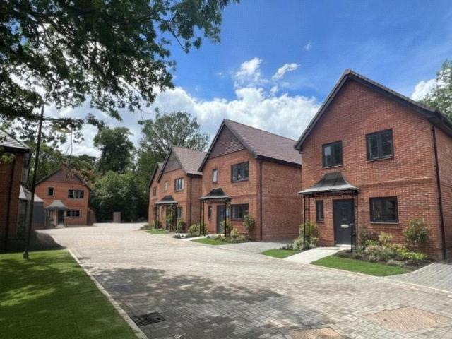 2 bedroom detached house for sale