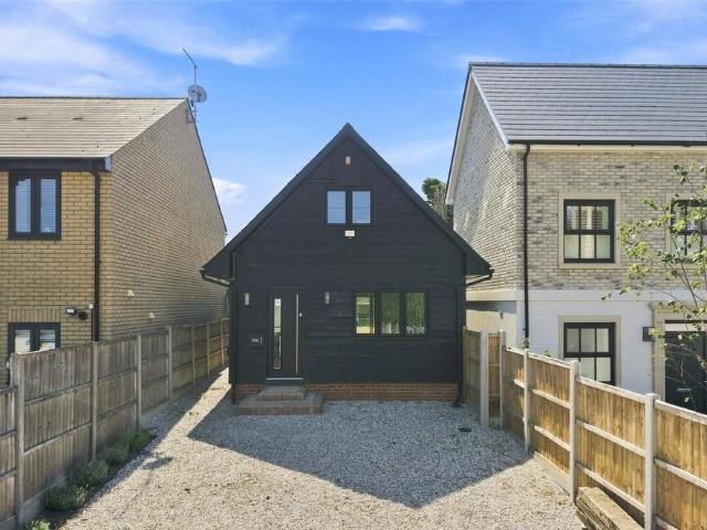 2 bedroom detached house for sale