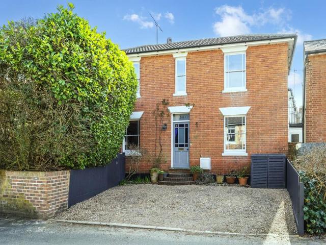 2 bedroom detached house for sale