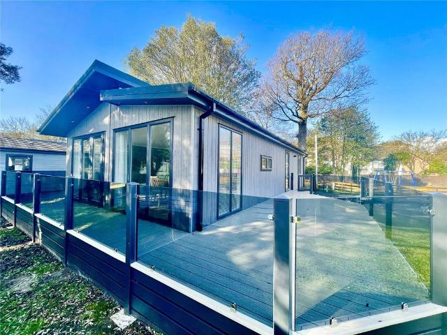 2 bedroom detached house for sale