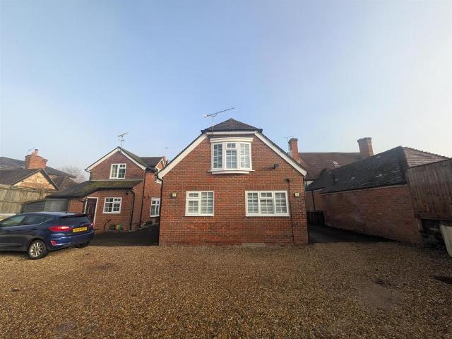 2 bedroom detached house for sale