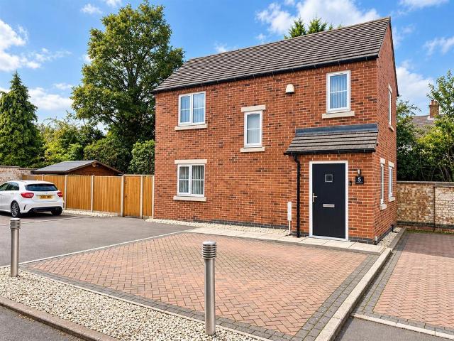 2 bedroom detached house for sale