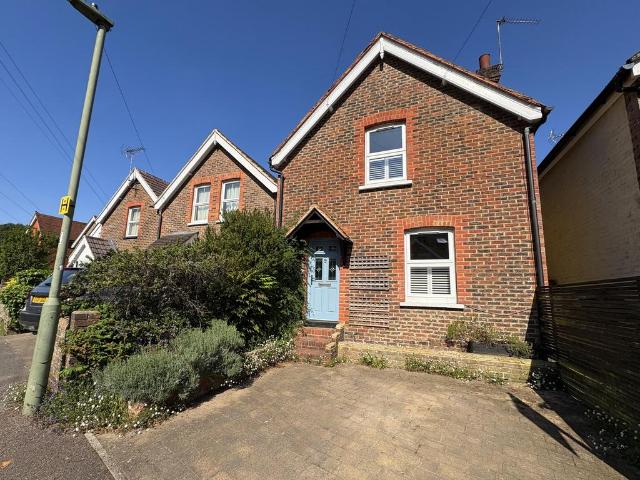 2 bedroom detached house for sale