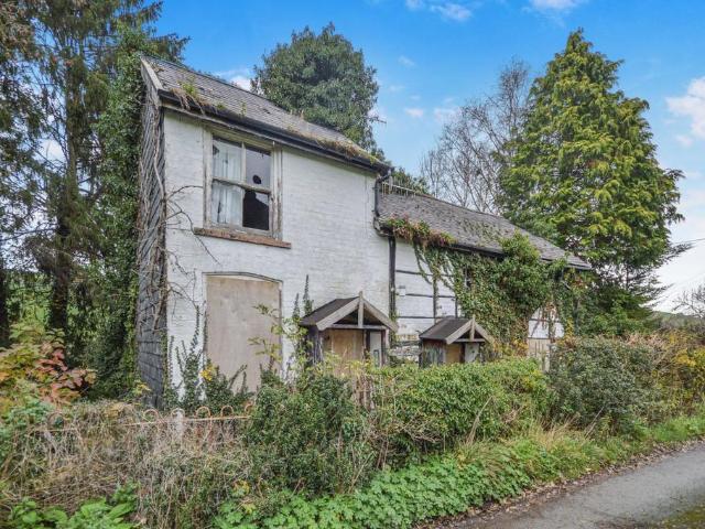 2 bedroom detached house for sale