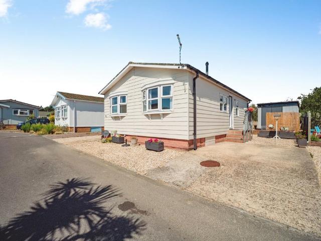 2 bedroom detached house for sale