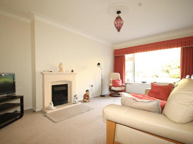 2 bedroom detached house for sale