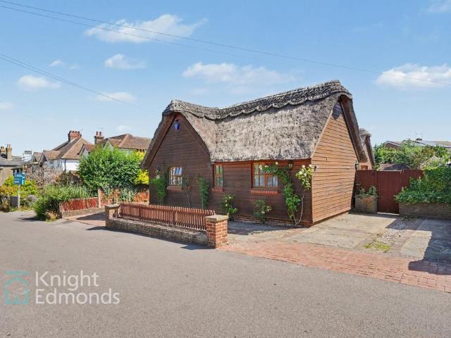 2 bedroom detached house for sale