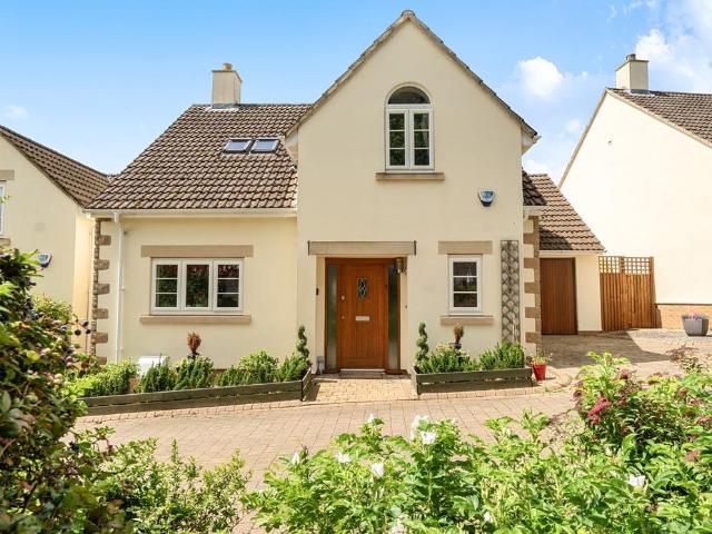 2 bedroom detached house for sale